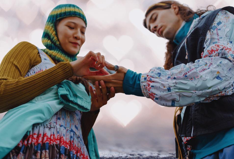 Hand reading for relationships and romance, by Felicity Booth | College ...