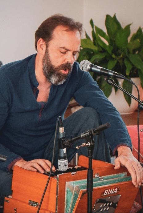 Neil Kerr - Kirtan Musician | The College of Psychic Studies